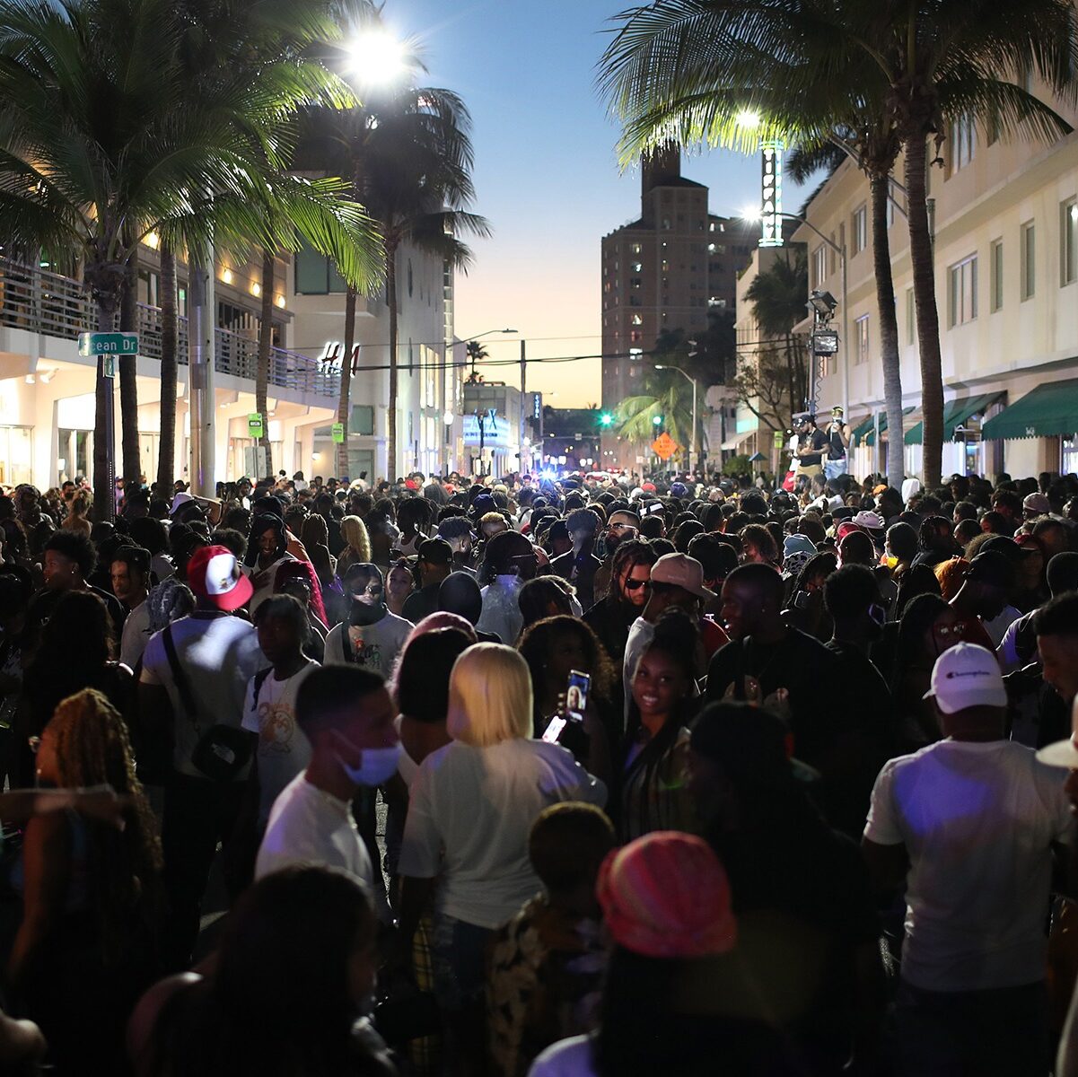 Miami Beach will cut off alcohol sales at 2 a.m. during spring break ...